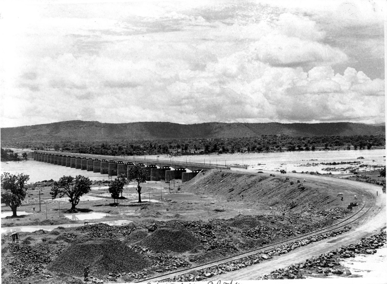 Karunakar Supkar-Sadharana Purusha: Hirakud Dam Project-Photographs ...