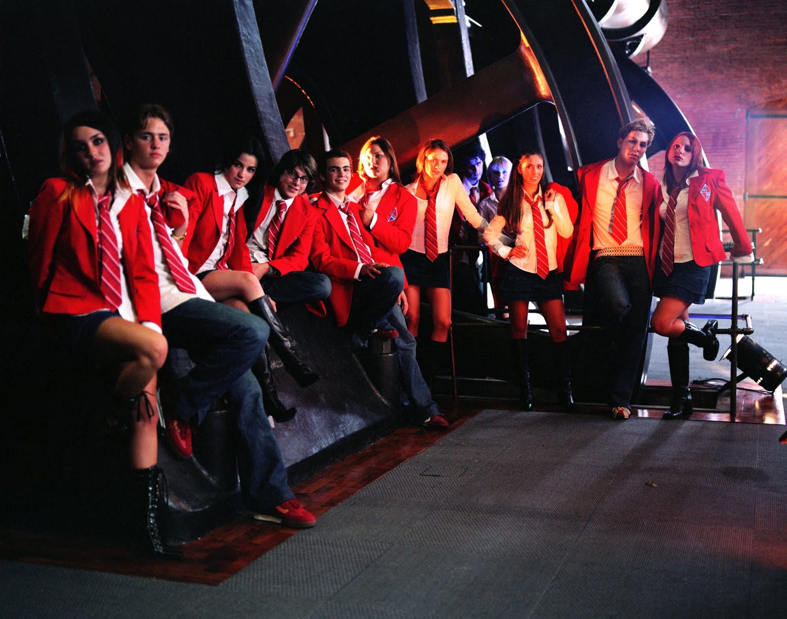 Aparato do Entretenimento: [UniTeen]: Te convido, venha saber tudo ...