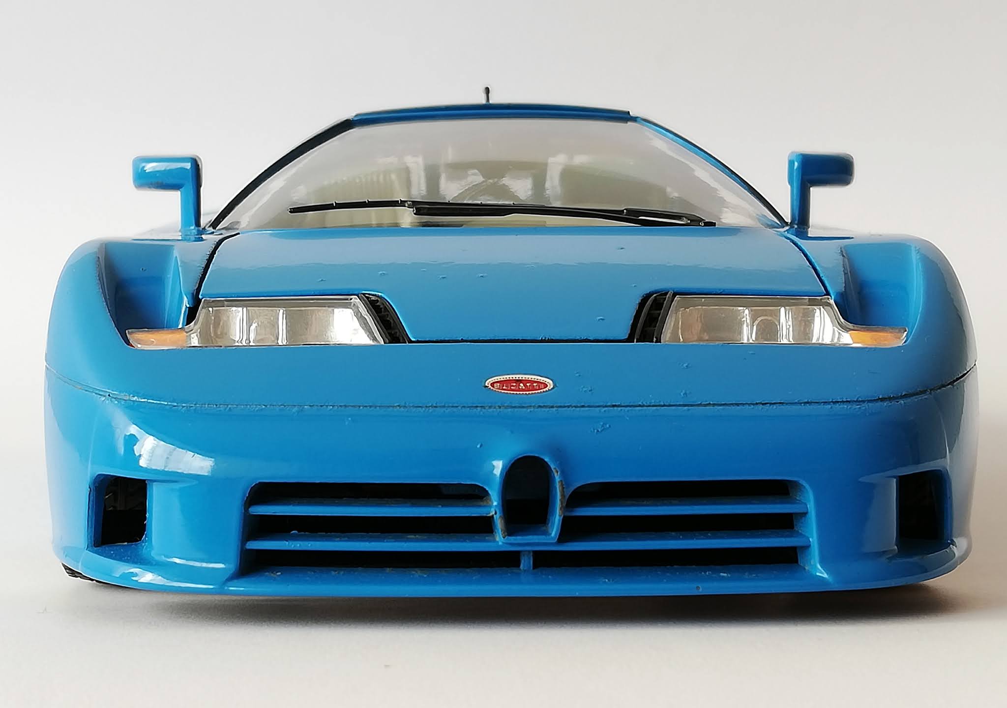 PASIÓN A ESCALA: En detalle: Bugatti EB110 escala 1/18 (Bburago)