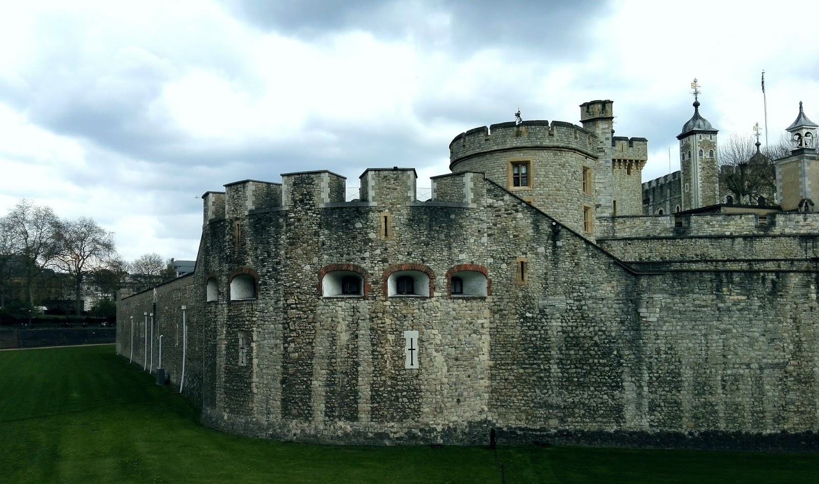 MATKALLA LÄHELLE TAI KAUAS : Lontoon Tower -monta vuosisataa historiaa