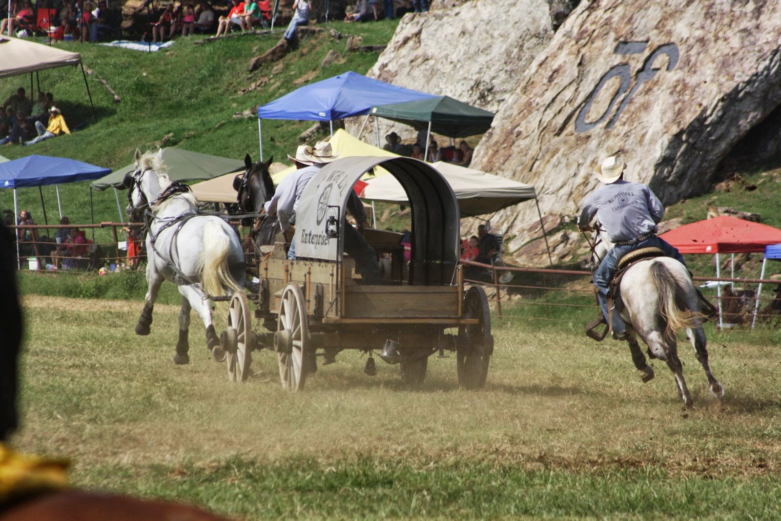 PairADice Mules: National Champion Chuckwagon Races - Clinton, AR
