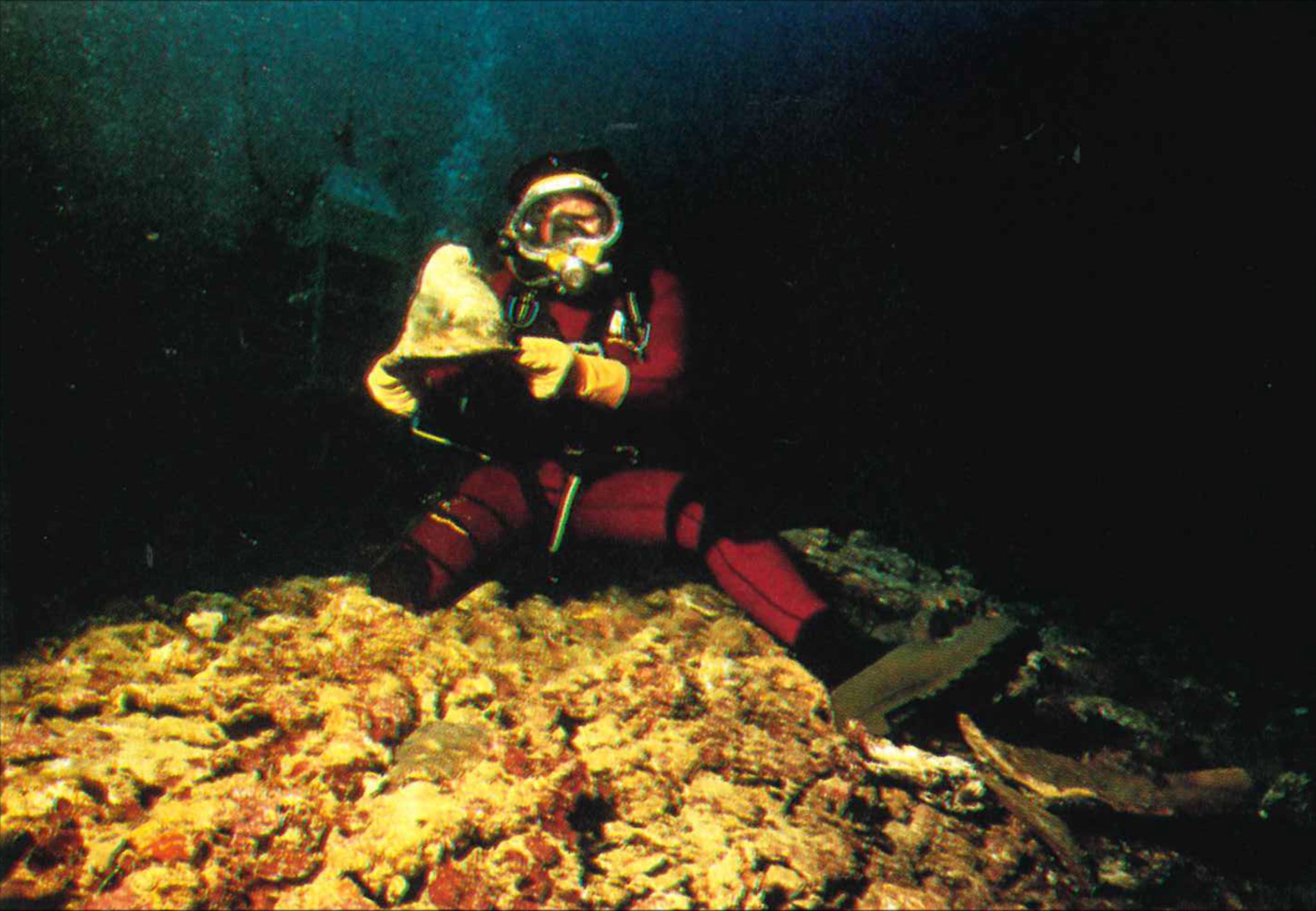 Pandanan Shipwreck - Amazing Archeological Finds [Pandanan Island Coast ...