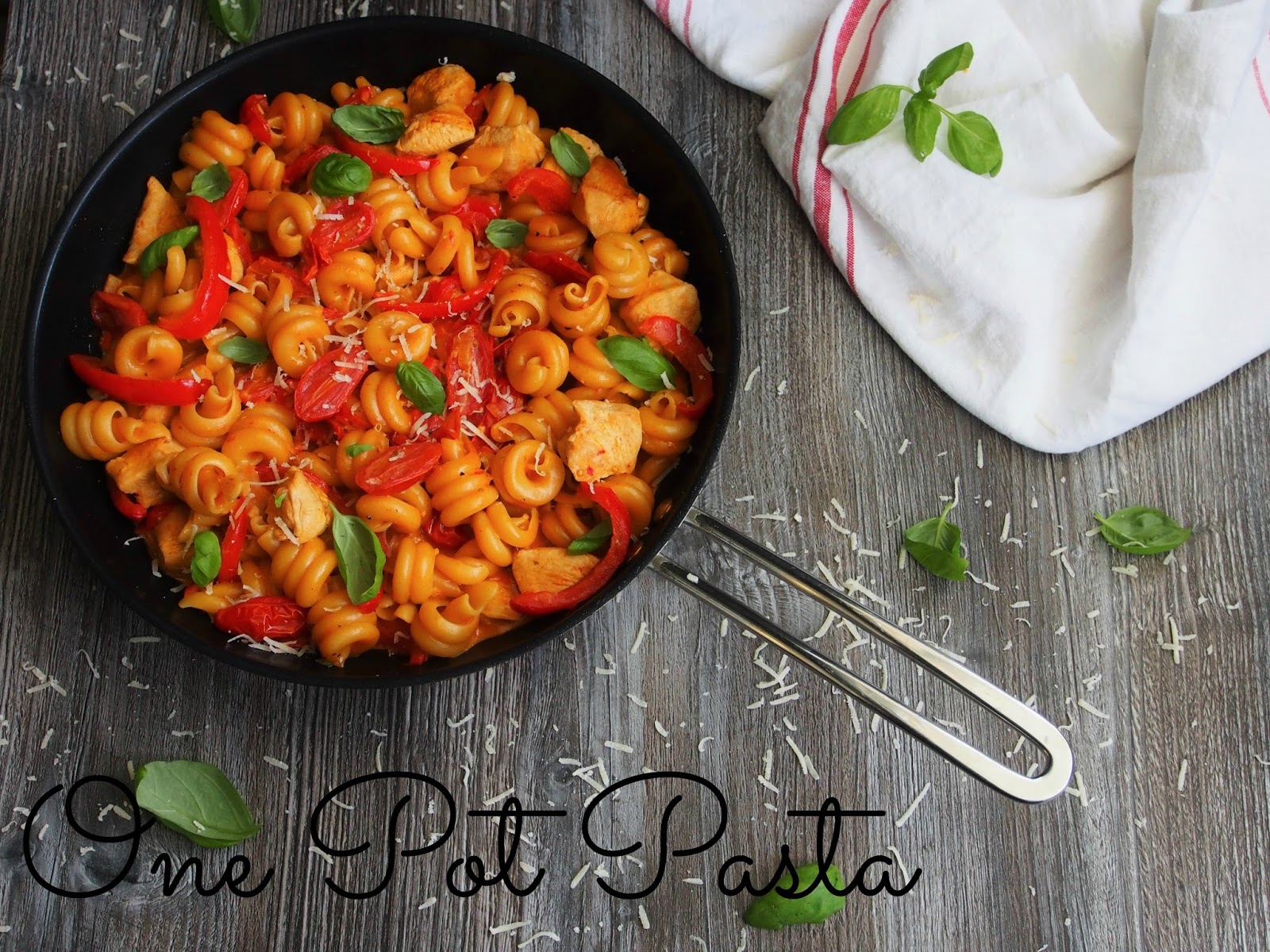 One Pot Pasta eli yhden pannun broilerpasta — Peggyn pieni punainen keittio