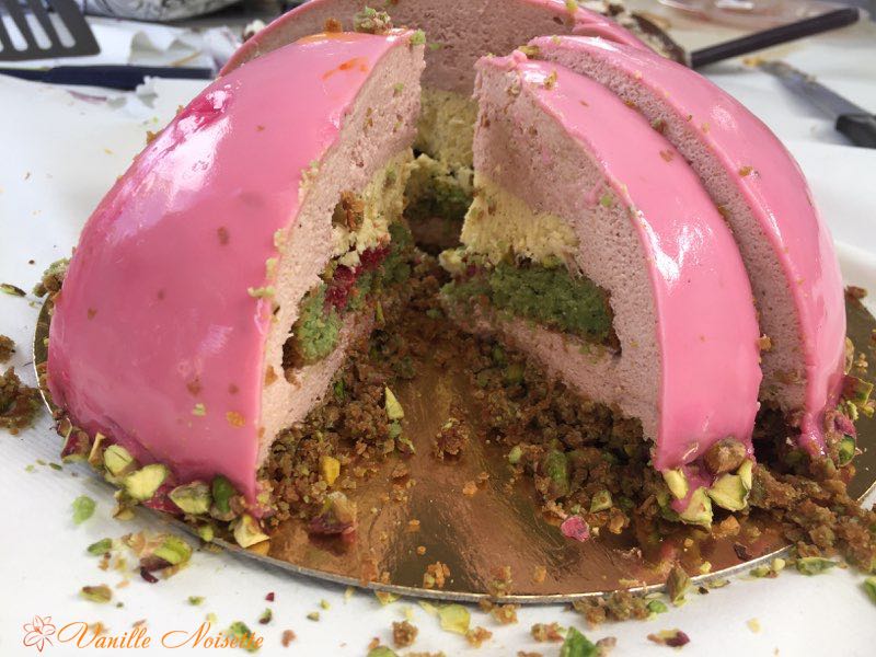 Vanille Noisette : ENTREMETS FRUITS ROUGES ET PISTACHE