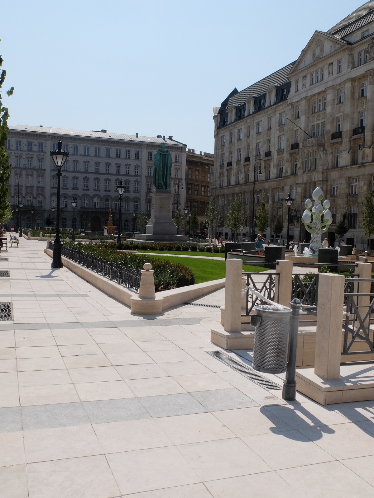 Múltmentő blogja: Az élet fája a kőtenger közepén.