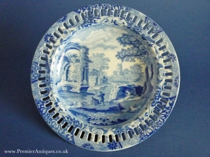 Premier Antiques: Early blue and white - Spode 'Italian'