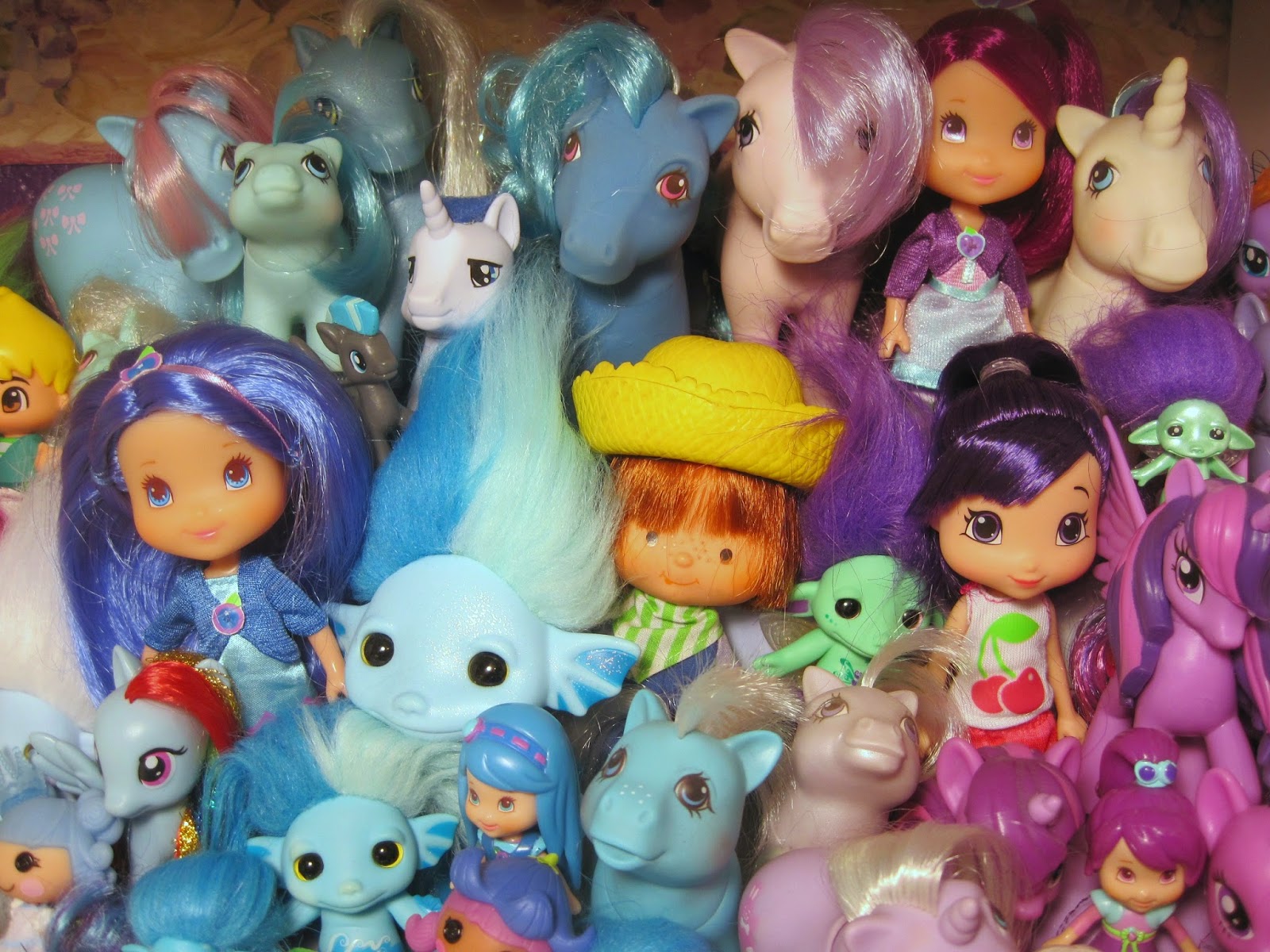 Never Grow Up: A Mom's Guide to Dolls and More: Rainbow Collection