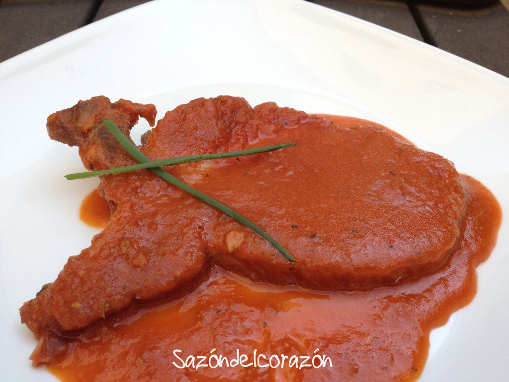 Sazón del corazón: Chuletas ahumadas en jitomate