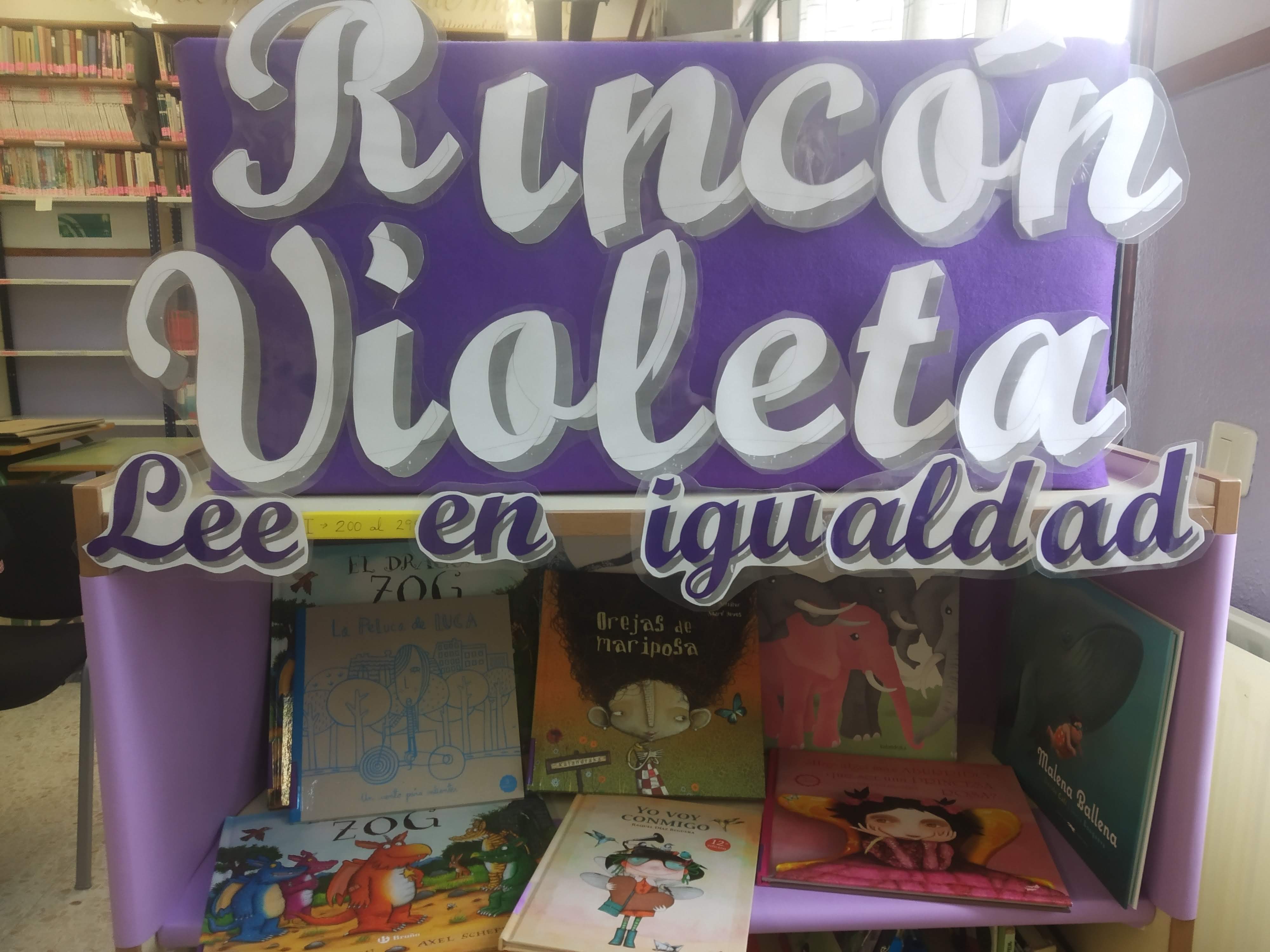 Rincón Violeta en nuestra biblioteca escolar