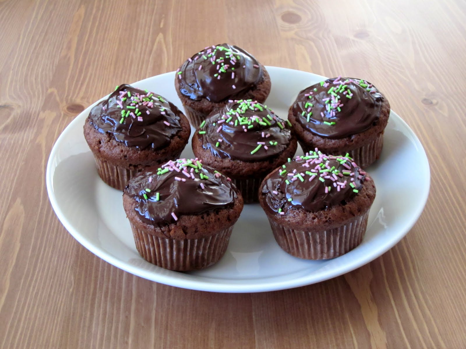 Virkkausta ja värkkäystä: Suklaamuffinssit suklaakuorrutteella