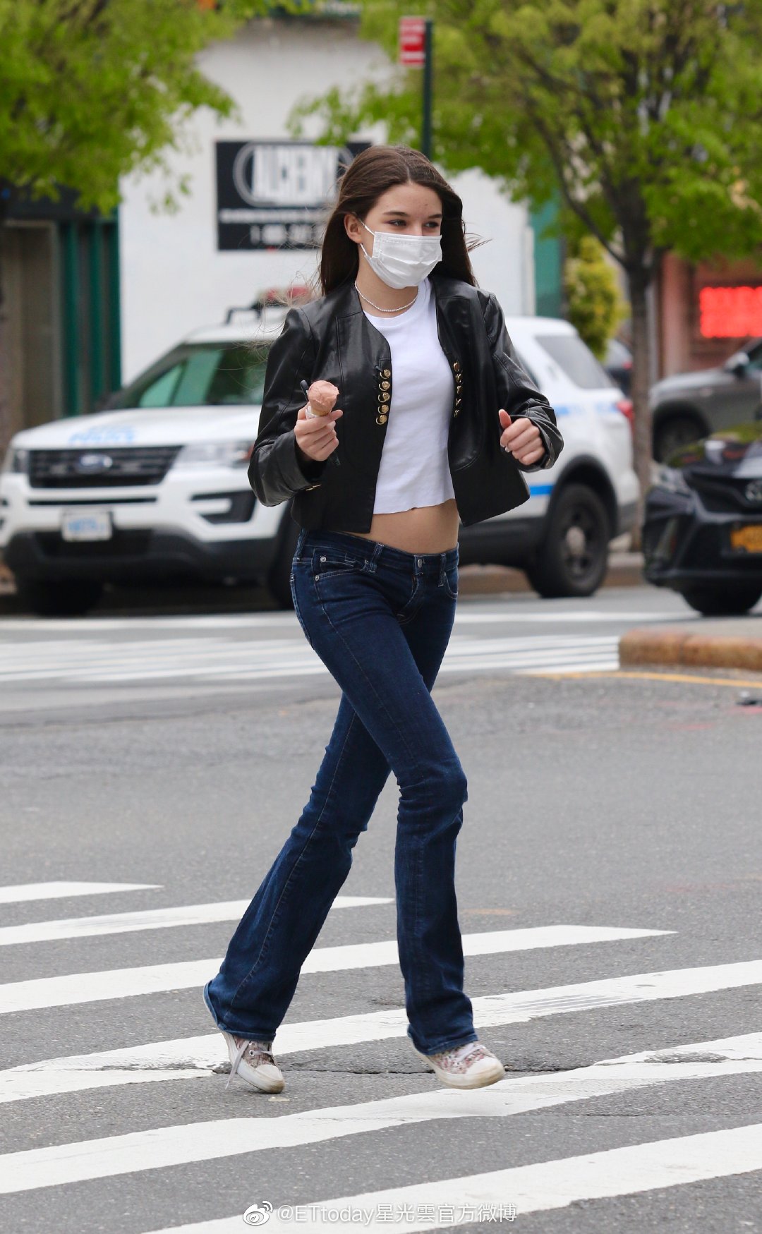 All about Suri Cruise : 2021.04.17 - Suri spotted with friend out and ...