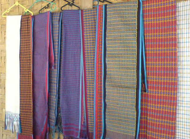 BADUY HAND WOVEN FABRICS AND CRAFTS. - Road To Bandung Shopping
