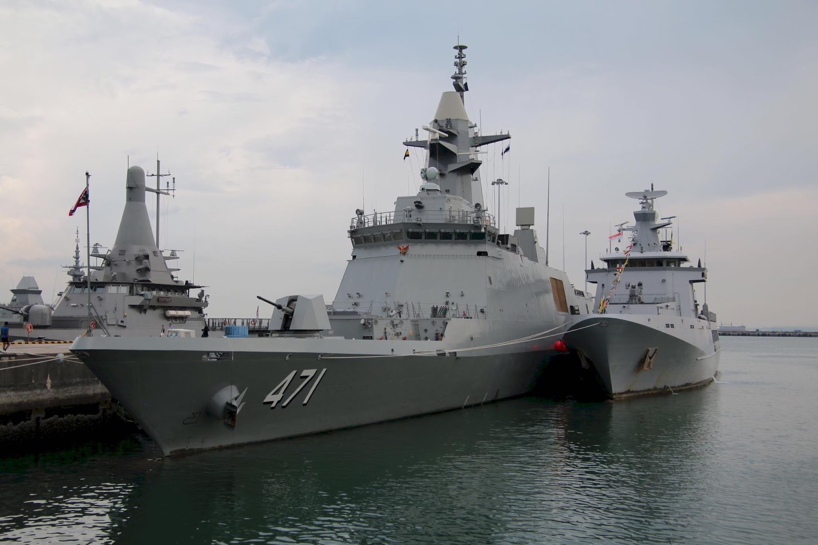 THAIDEFENSE-NEWS: CLOSE UP : HTMS BHUMIBOL ADULYADEJ (FFG-471)