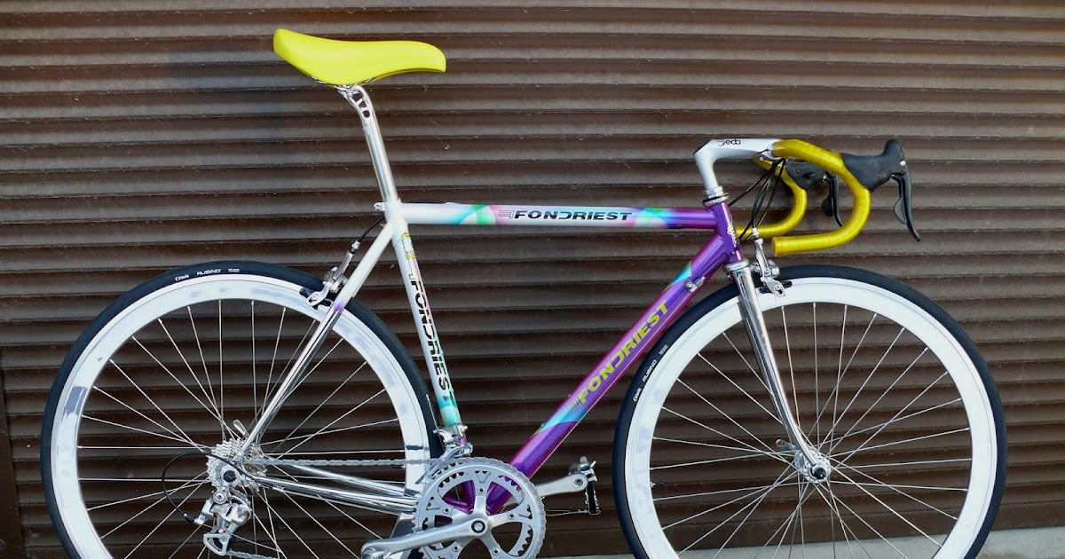 Petrograd cycles.: Fondriest Megachrome Cr-Mo frame + De Rosa track fork.