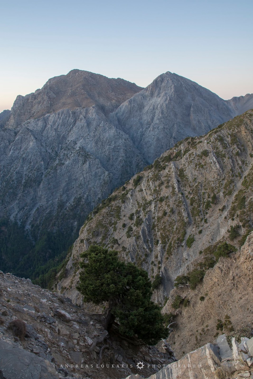 EXPLORE MOUNTAINS: ΔΙΑΣΧΙΣΗ ΛΕΥΚΩΝ ΟΡΕΩΝ (ΑΜΜΟΥΤΣΕΡΑ-ΞΥΛΟΣΚΑΛΟ)