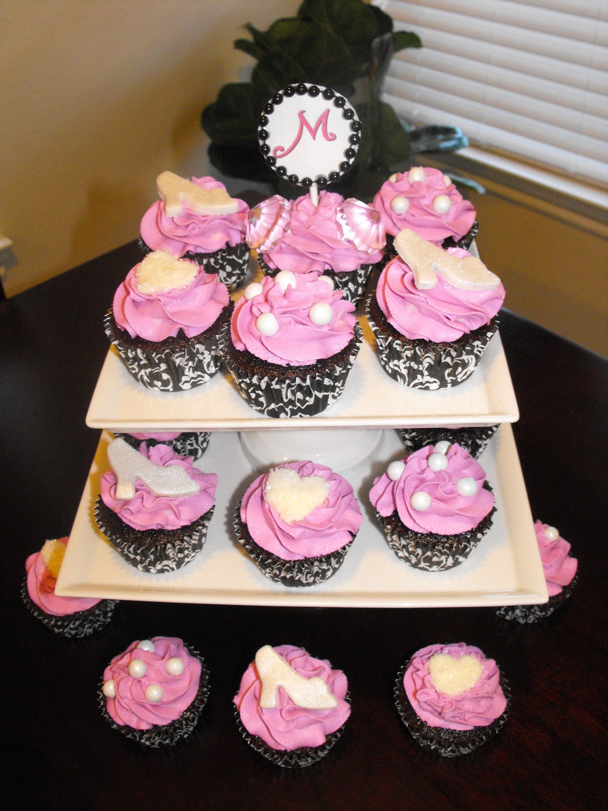 AJ's Cupcakes: Bling, bling she's eighteen!!!