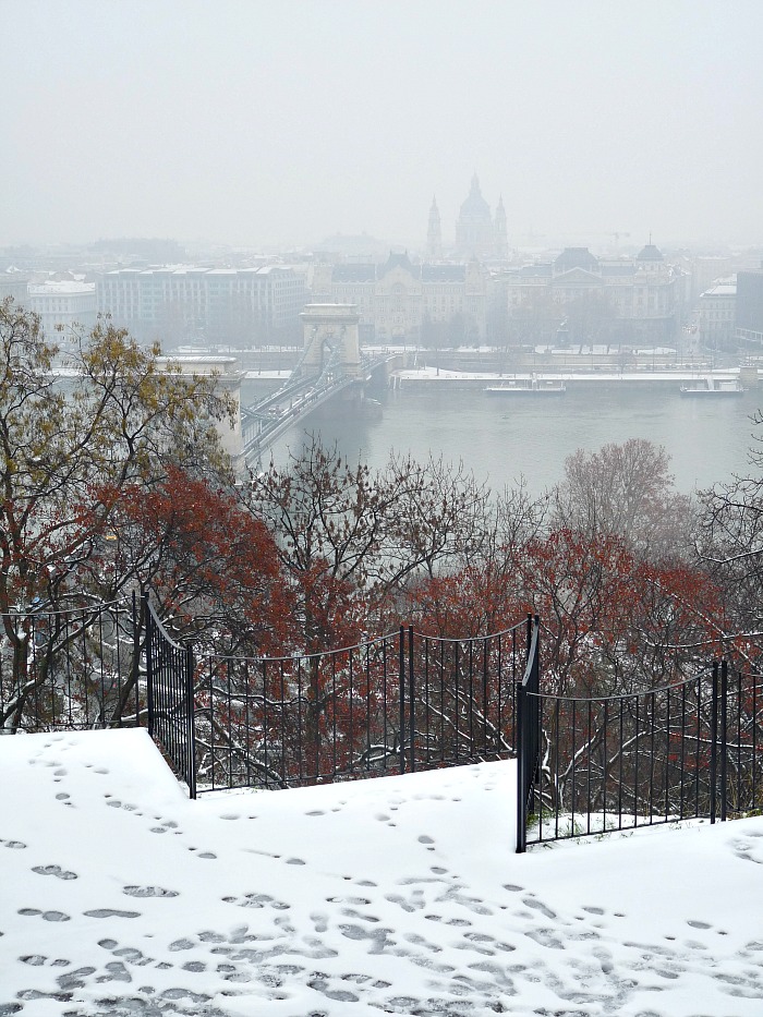 Happy Thoughts + Snowy Budapest | Dans le Lakehouse