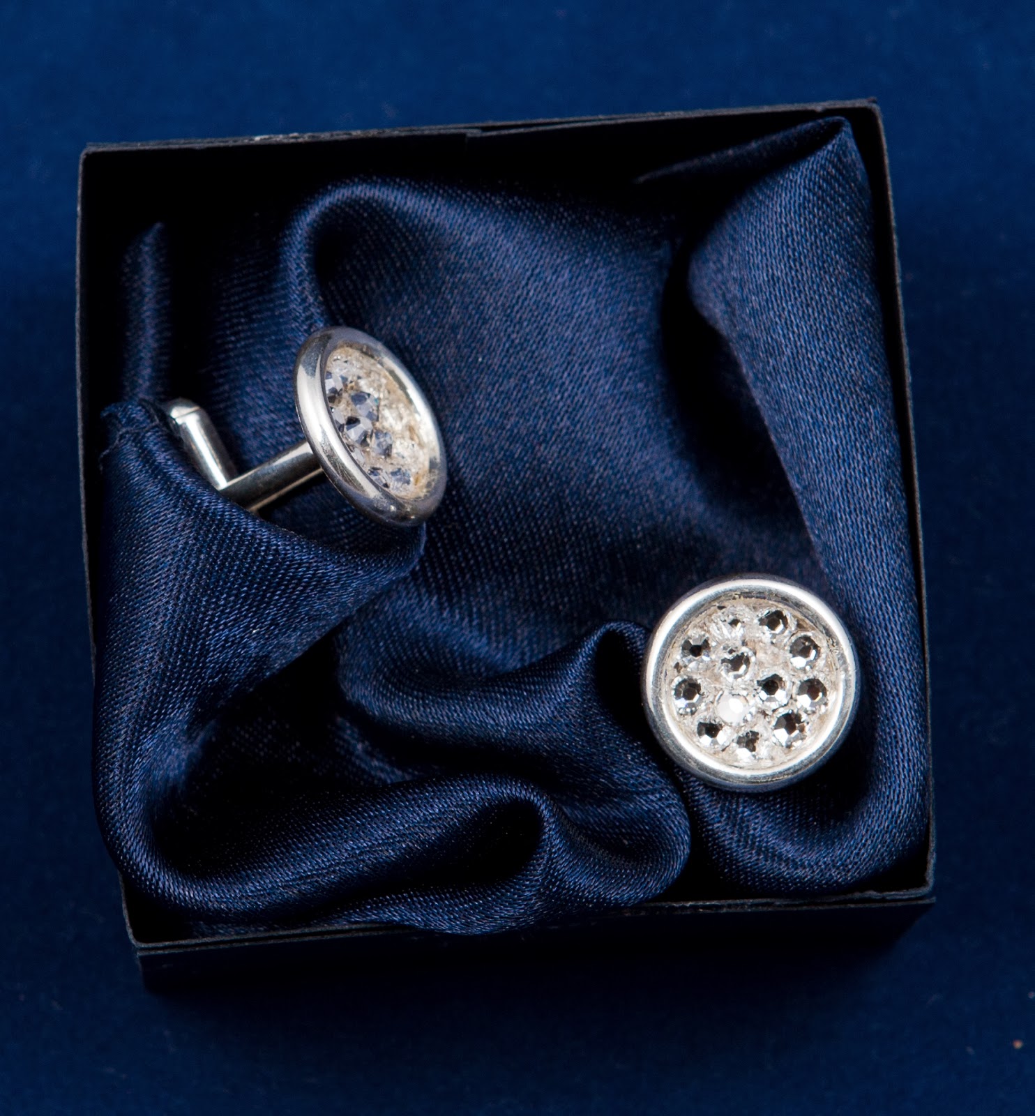 d'Assy: Butoni din argint