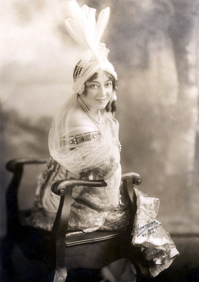 Beautiful Photos of Anna Held in the Late 19th and Early 20th Centuries ...