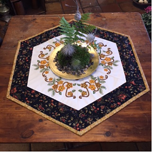 Quilting Tutorials: Hexagon Table Topper - free pattern and free ...