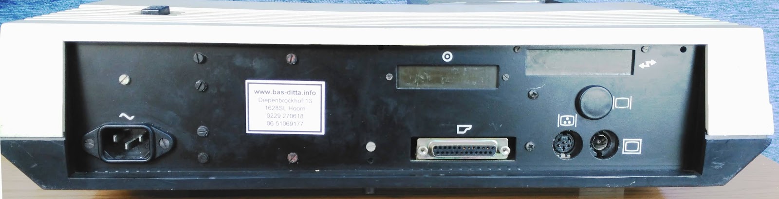 Retro Ordenadores Orty: Ordenador Philips P2000T (1981)