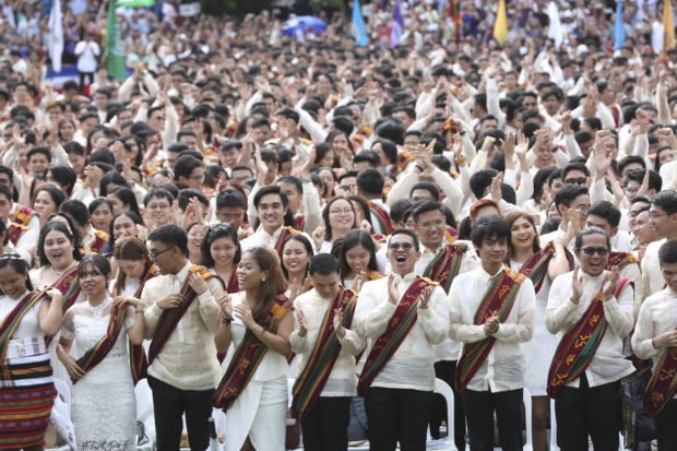 DepEd proposes sablay instead of toga in high school, elementary graduation