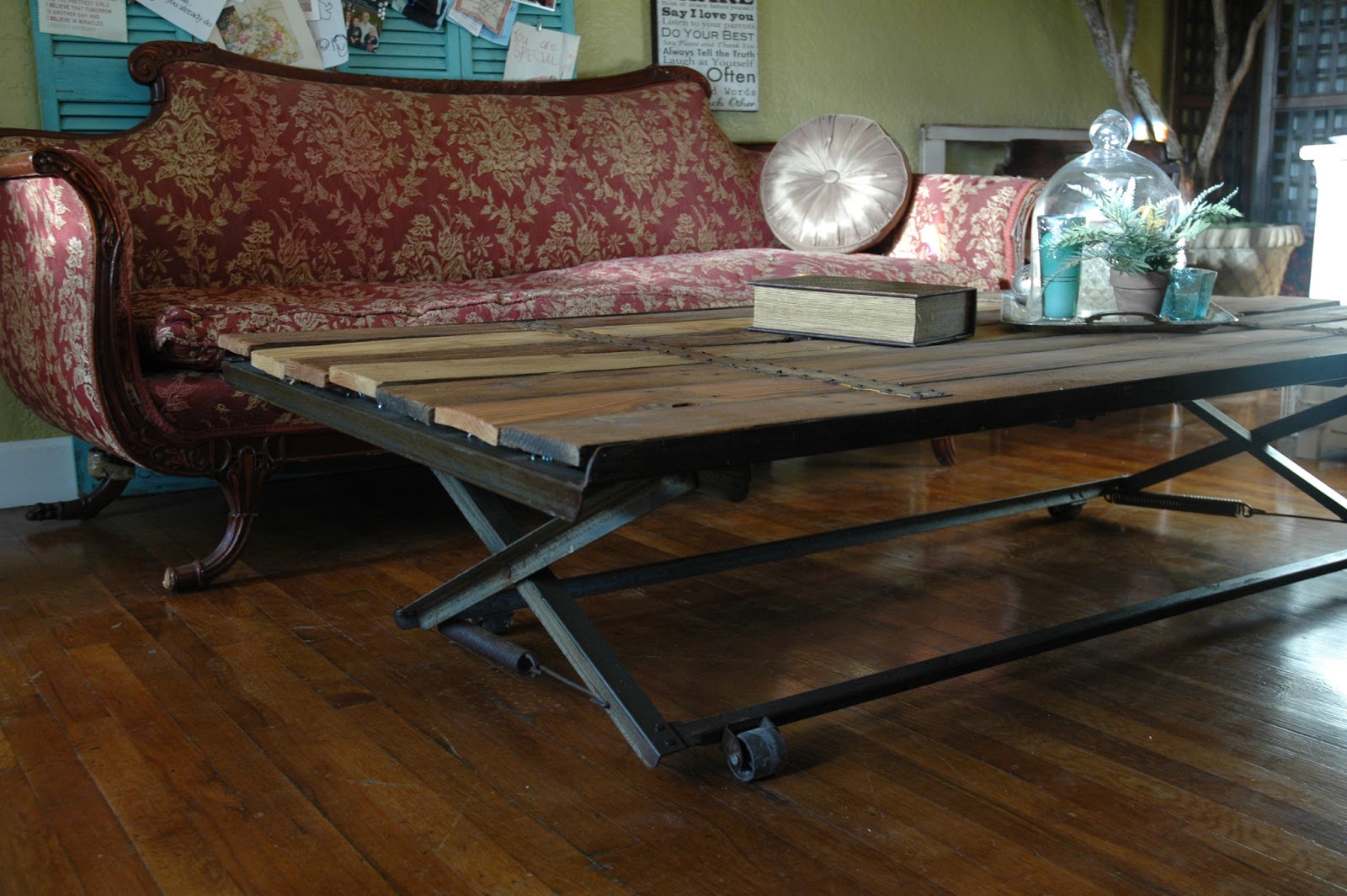 My Moon Vintage Home: Coffee Table made from Old Trundle Bed Frame