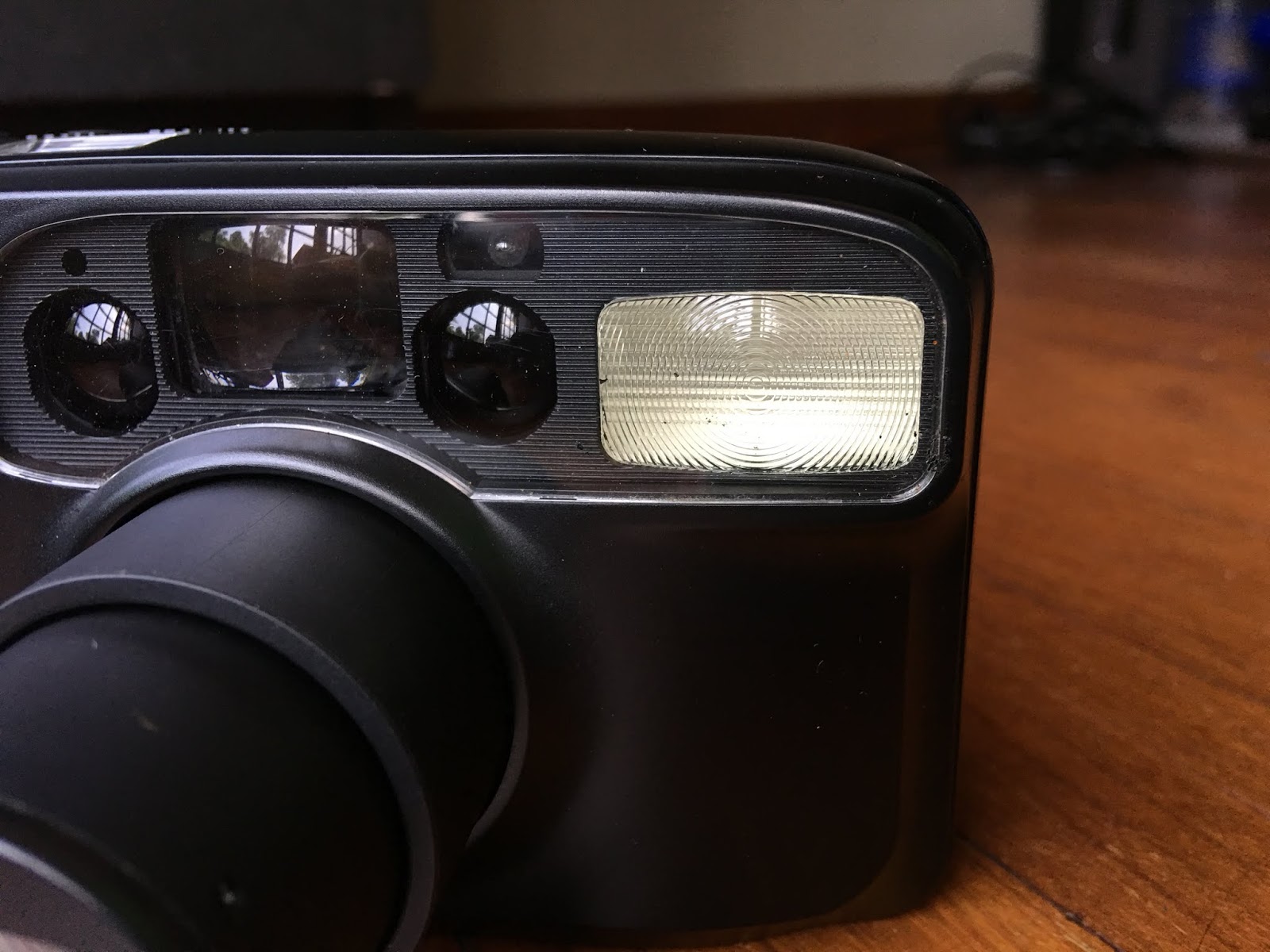 Leothoughts: Nikon's 1995 Zoom 200AF Compact Camera (what is it like in ...