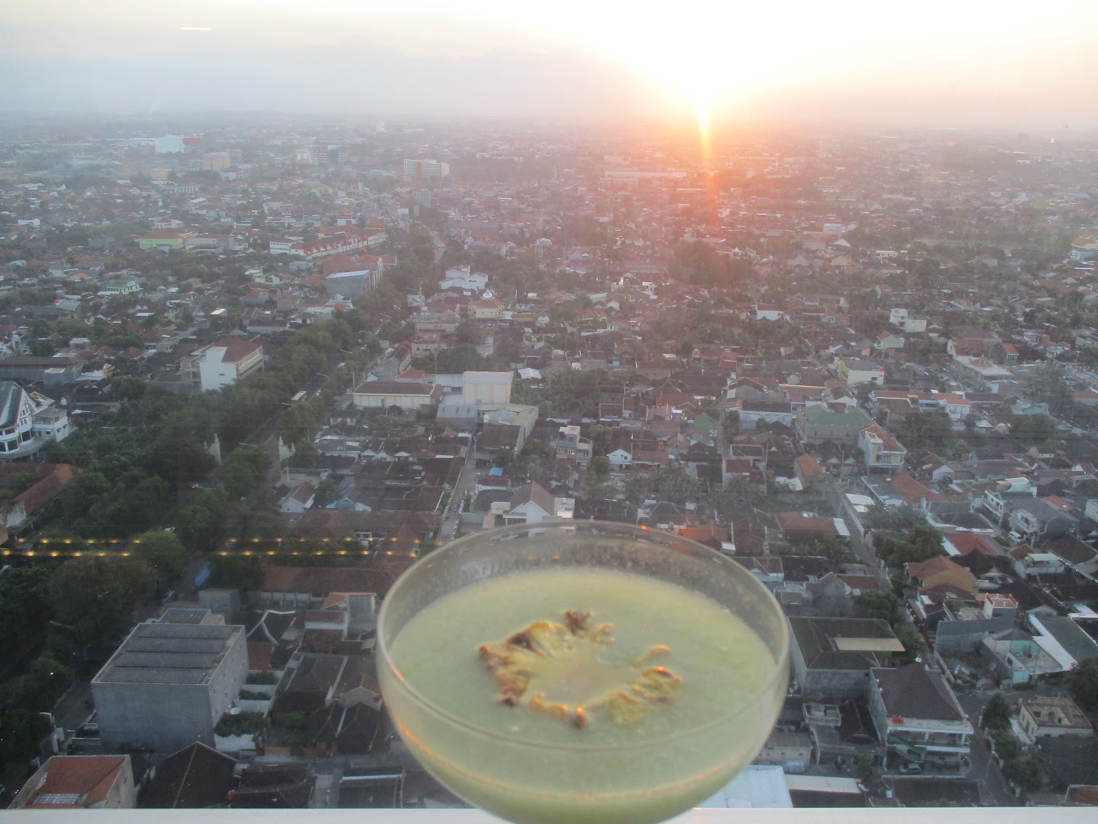 Agra Rooftop Alila, Tempat Terbaik Menikmati Sunset Di Kota Solo ...