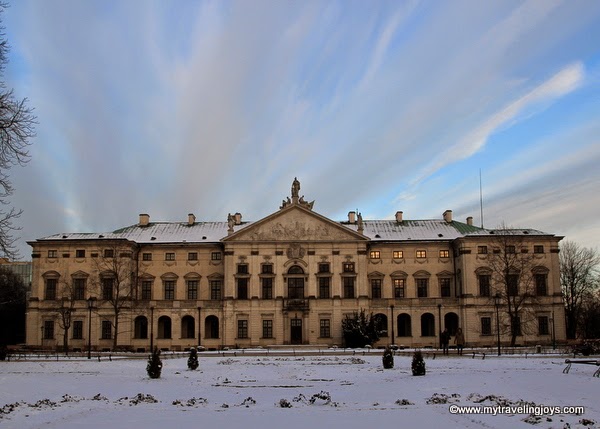 Pretty Polish Palace in Warsaw’s Winter ~ My Traveling Joys
