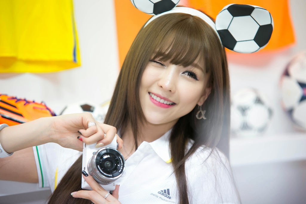 Korean Race Queens: Lee Eun Hye at Photo & Imaging Korea 2014