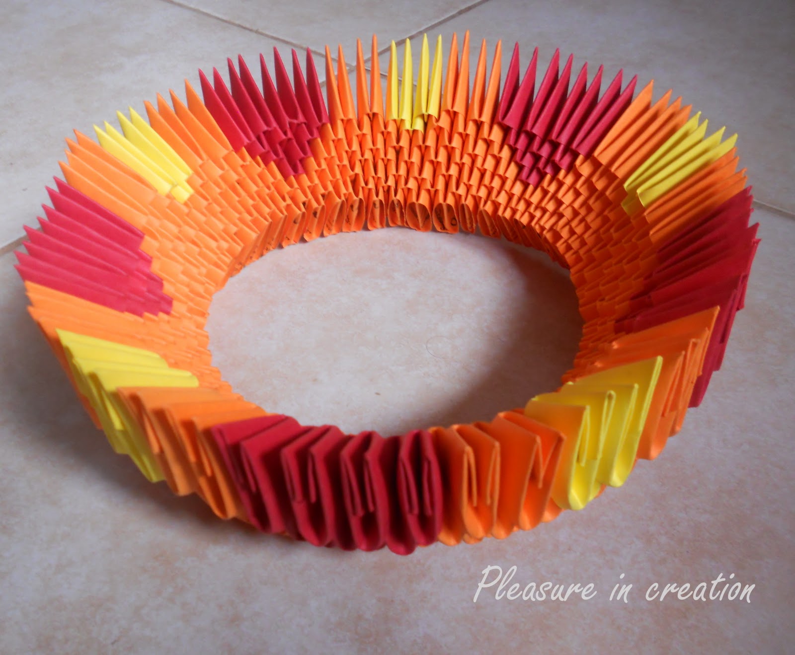 Pleasure in creation: How to make modular origami vase