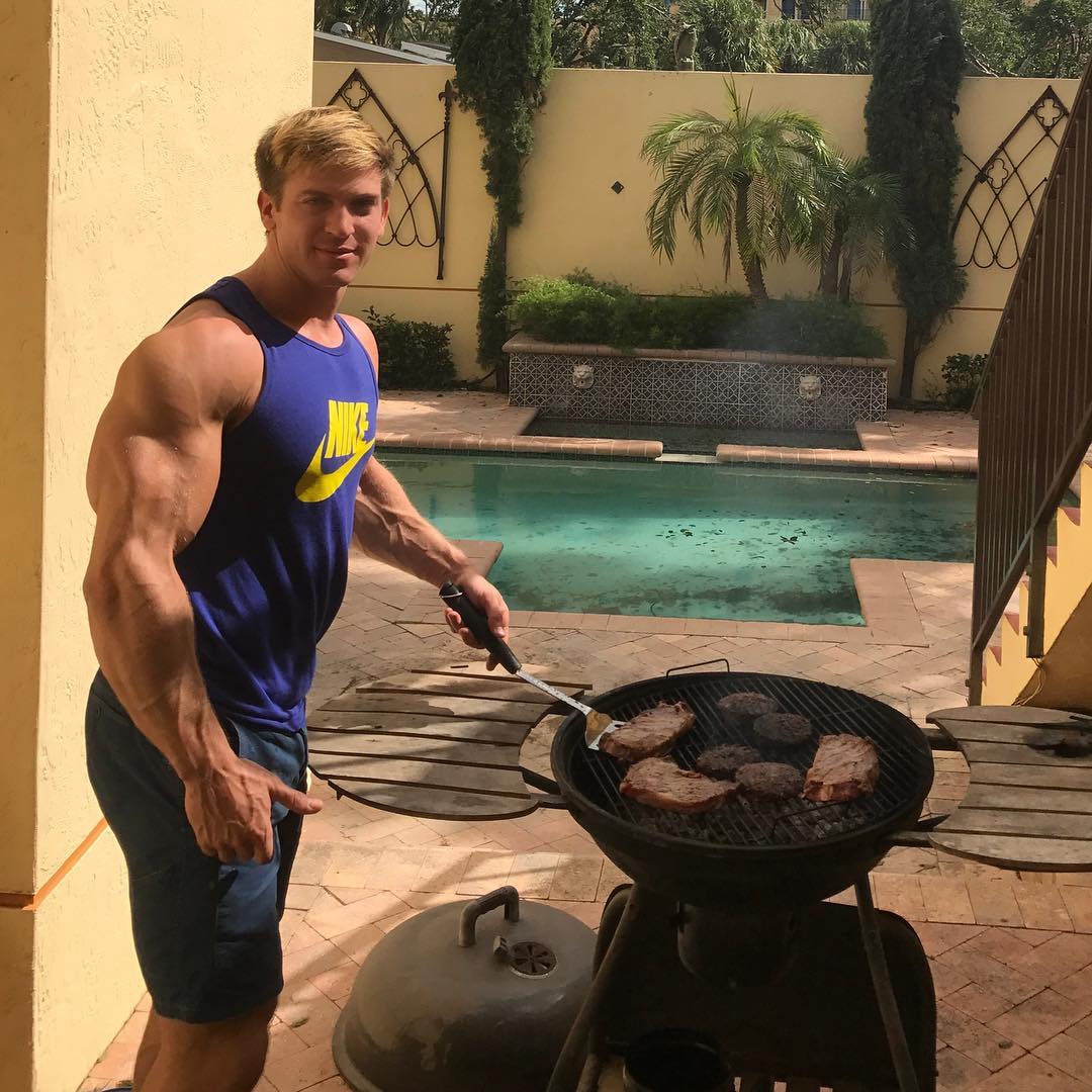 Muscle, Muscle, Muscle: Adam Charlton aka adam400m 1