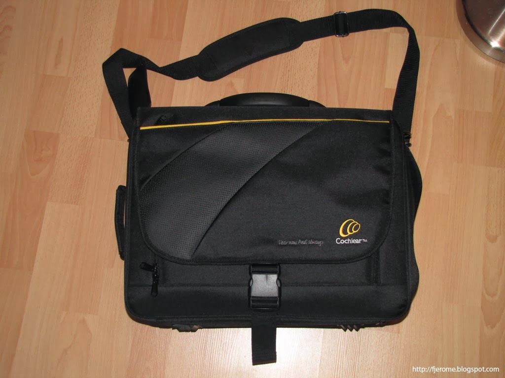 Témoignage sur l'implant cochléaire: Le contenu de la valise Cochlear