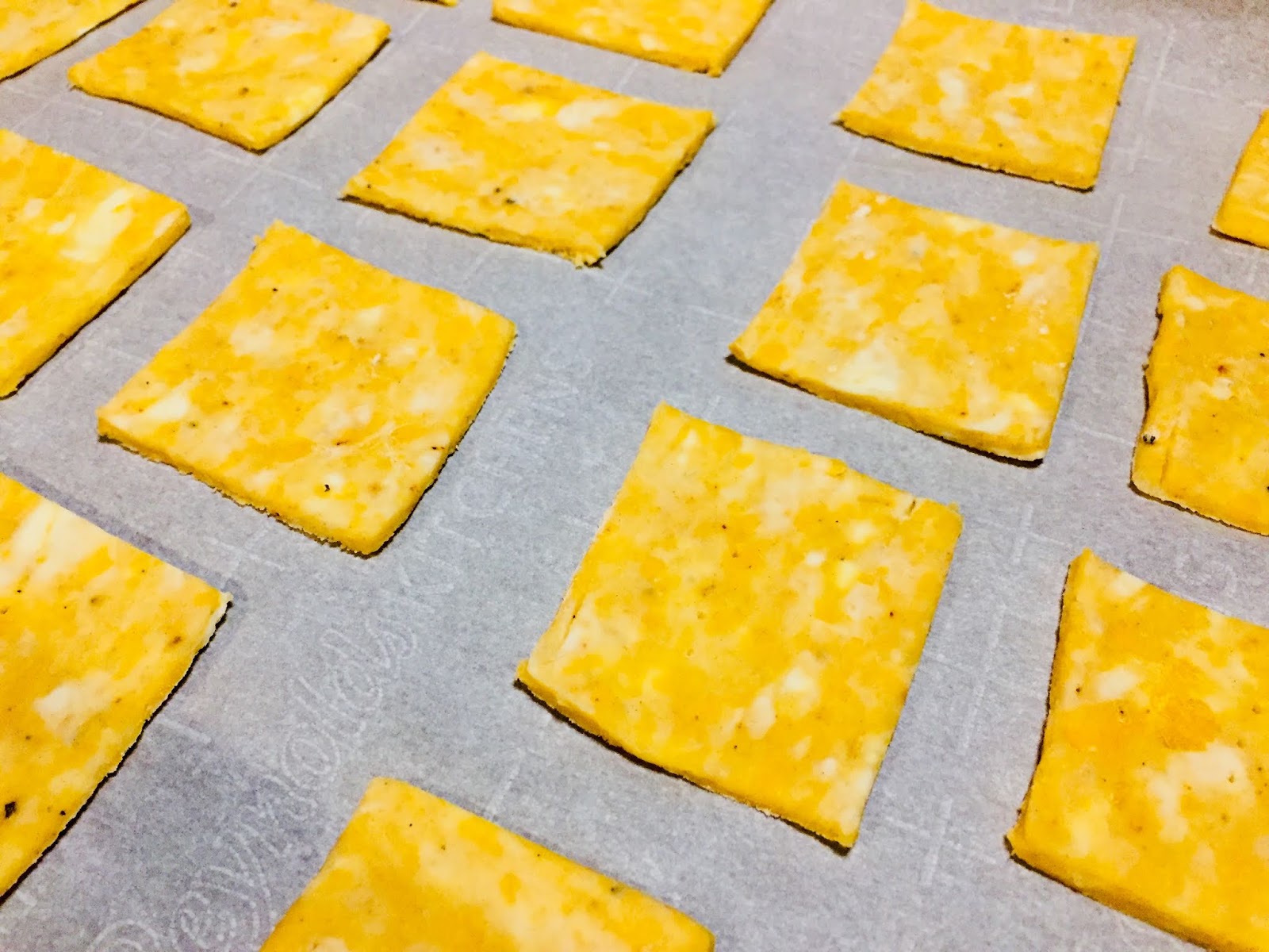 Extra Toasty Cheddar Cheese Crackers
