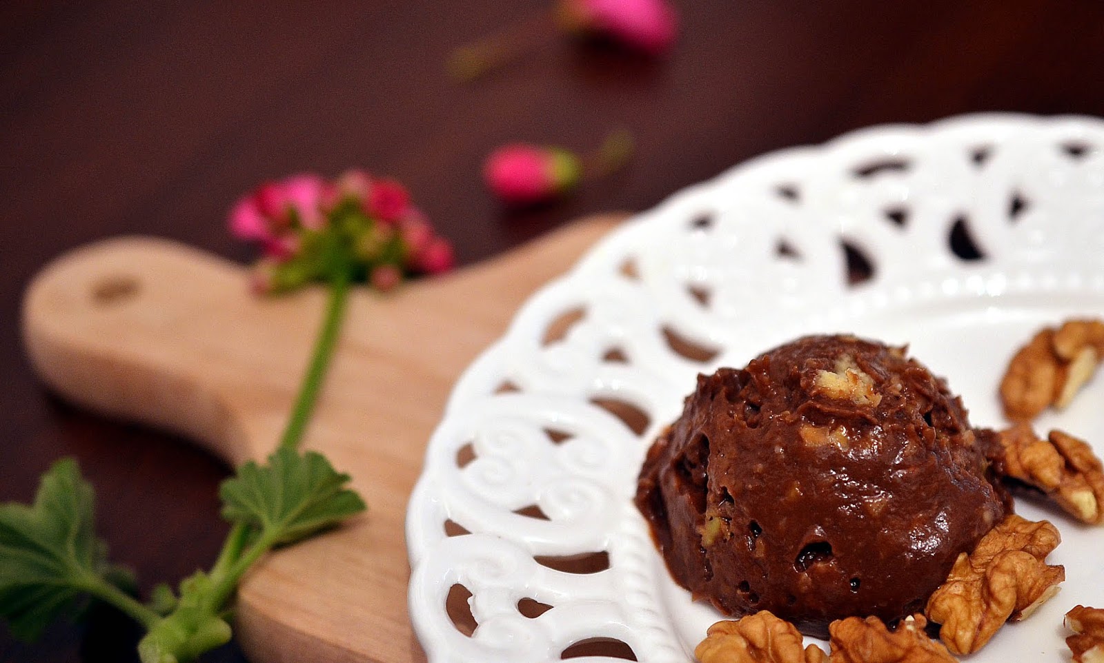 Inghetata de avocado cu nuci (de post)