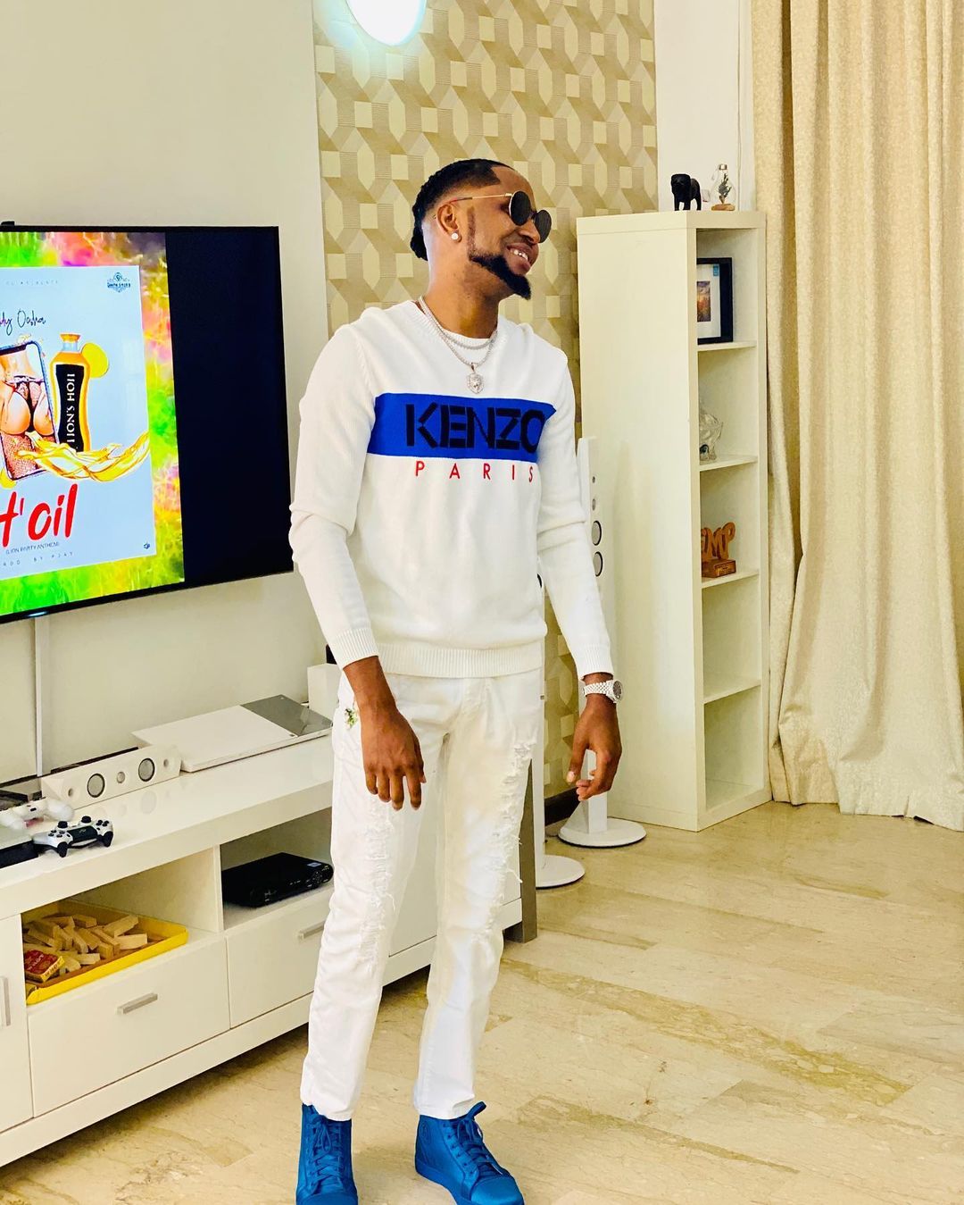 Height : How tall is Baddy Oosha? Baddy Oosha is above 6 feet tall.