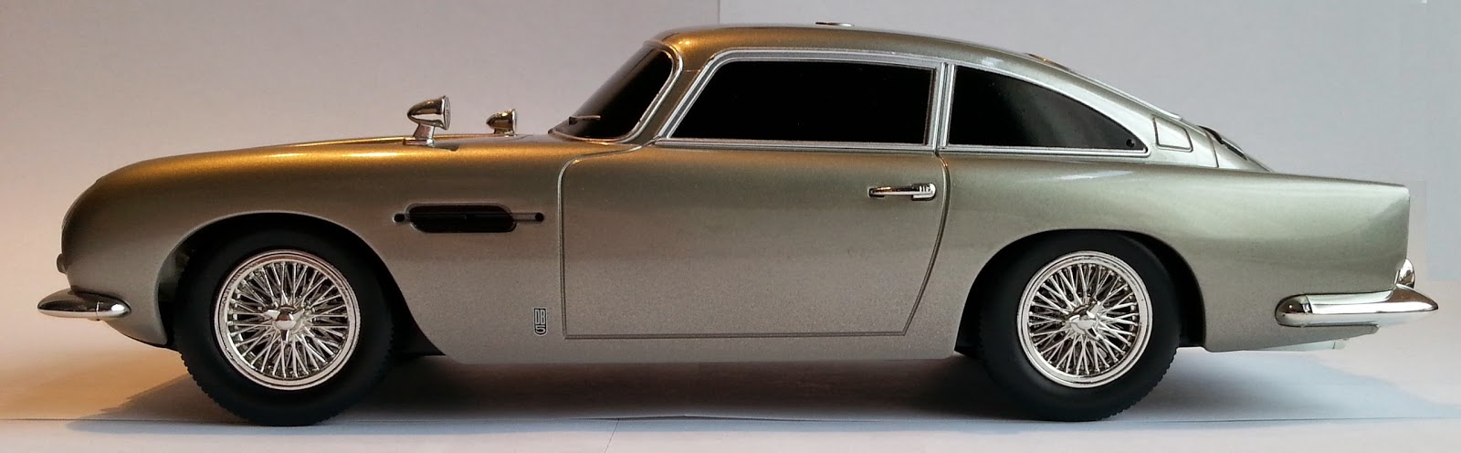 The 007 Badge Story: Toy State (Secret Agent): Skyfall - Aston Martin DB5