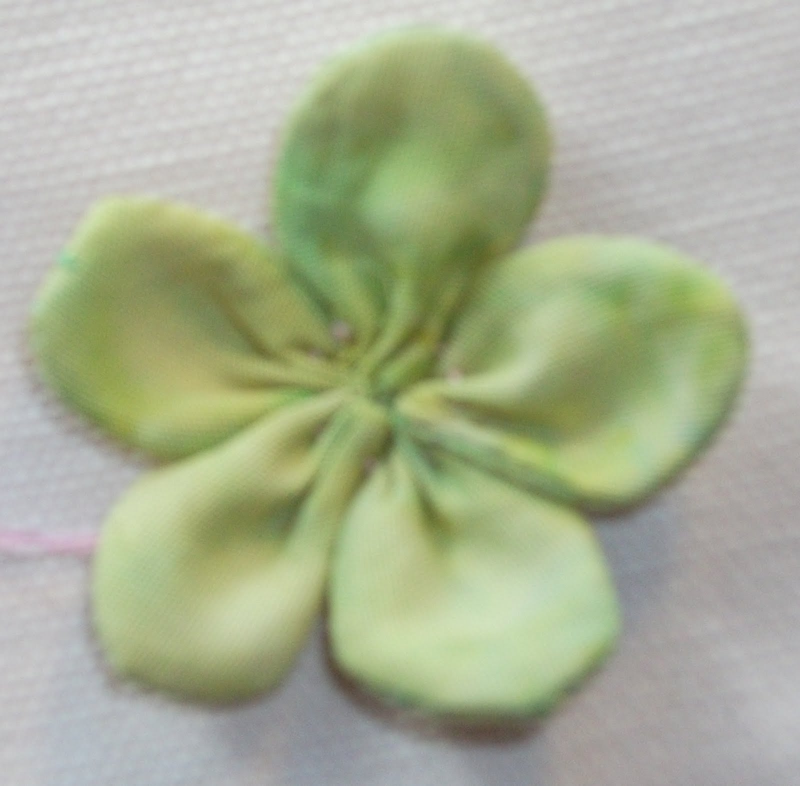 Pieceful Living: Flower Tutorial