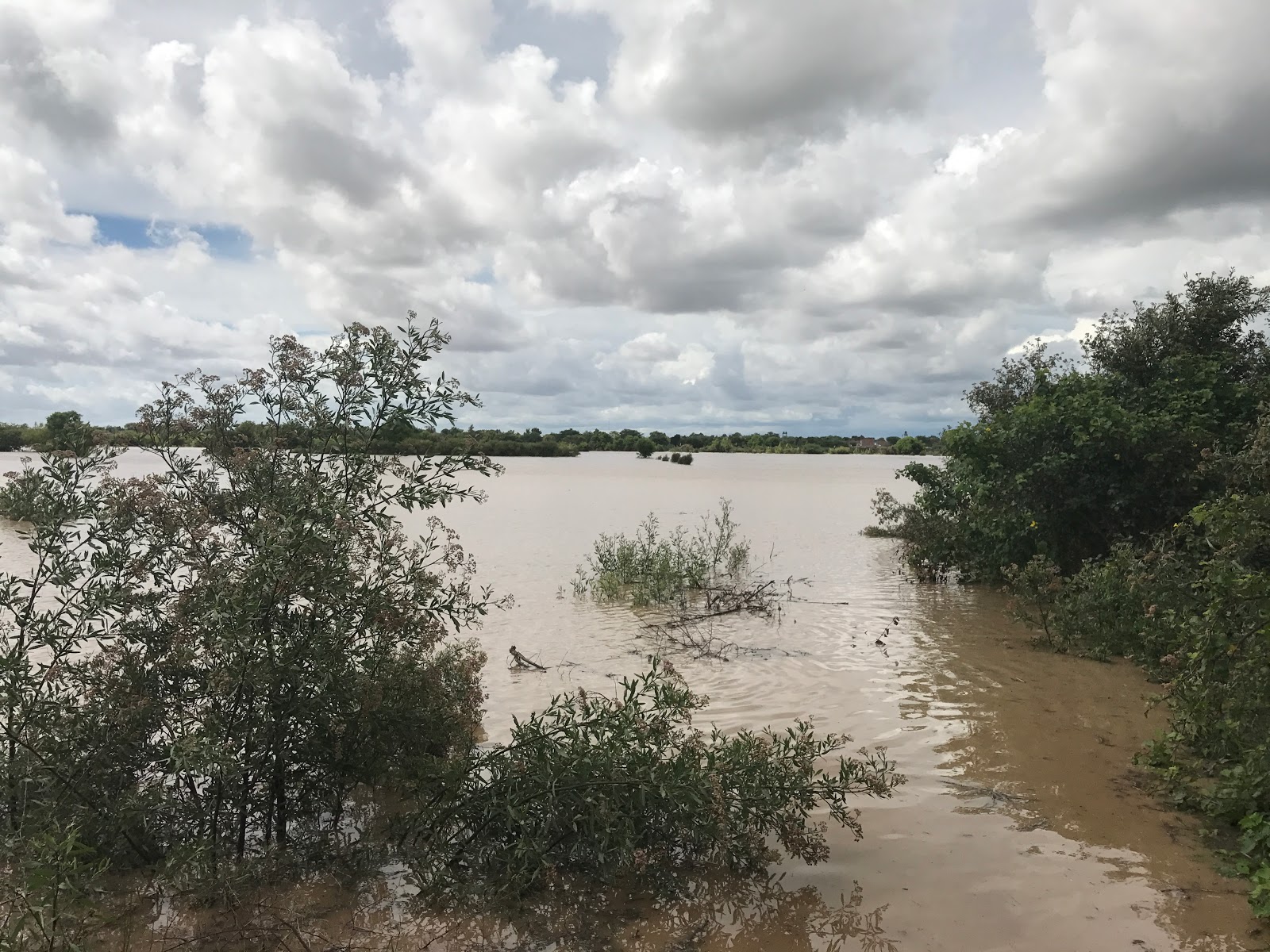 Reque City - Tierra del tamal : Desborde del río Reque 2017