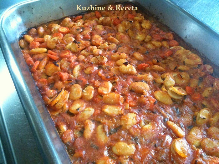Kuzhine - Receta: Fasule pllaqi ne tave