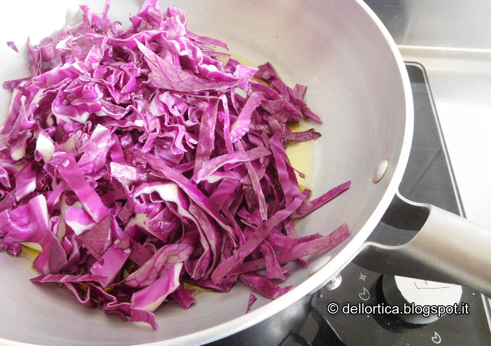 PASTA ALLA VERZA VIOLA