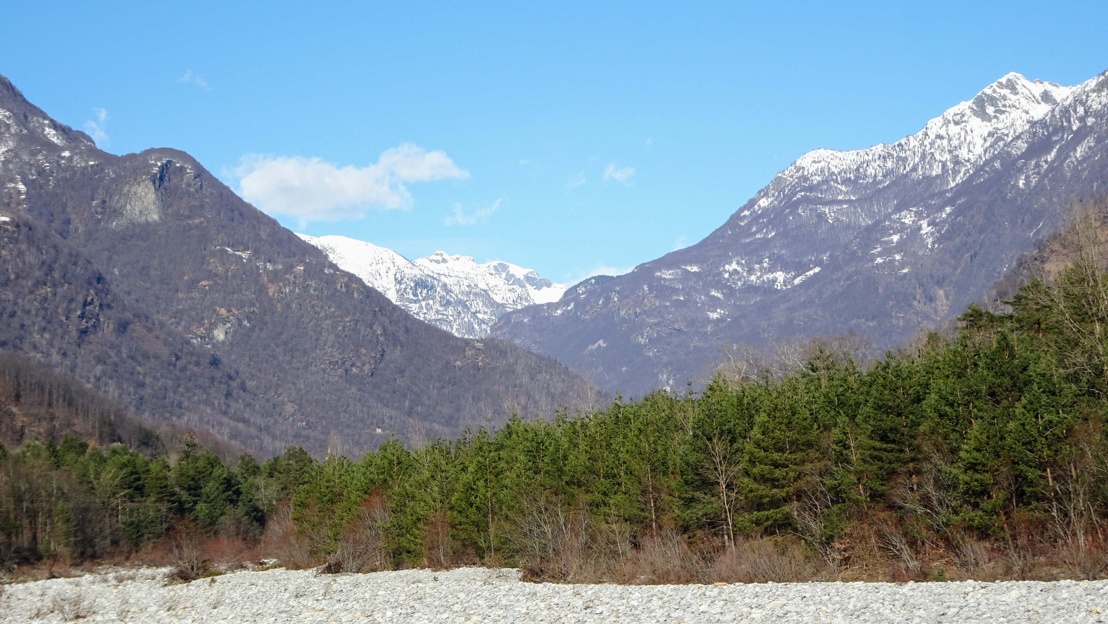 Gordevio – Ponte Brolla – Solduno – Locarno (TI) – Wandern mit Freunden