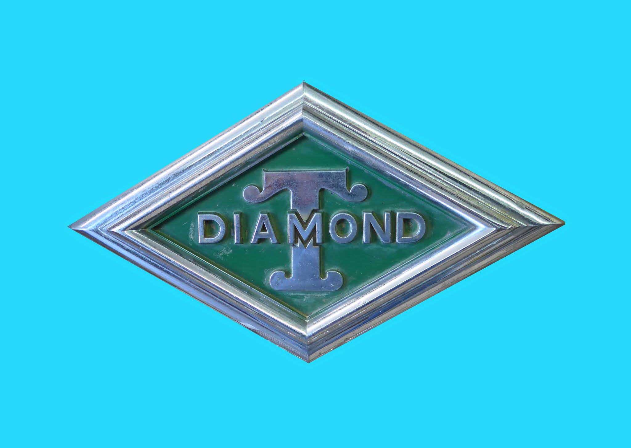 American Auto Emblems: DIAMOND T