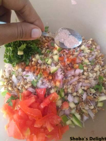 Shoba's Delight: Sprouted Matki or Moth Beans Salad