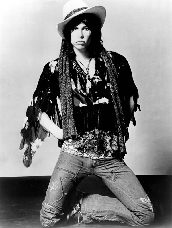 Breathing : the many looks of steven tyler