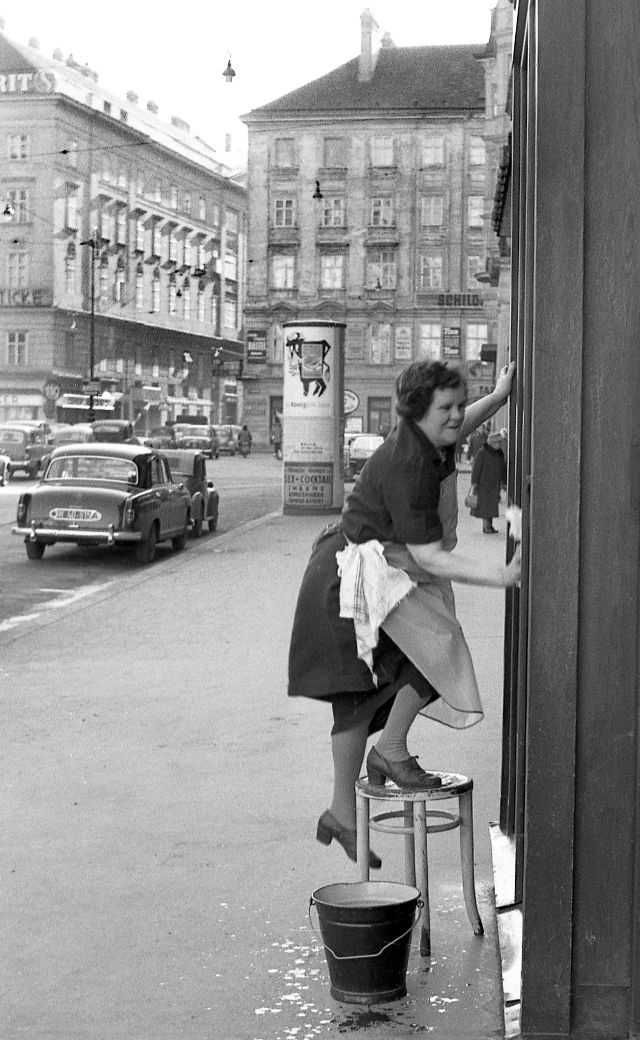 Intriguing Vintage Black-and-White Photos of Life in a Pre-Cold War ...