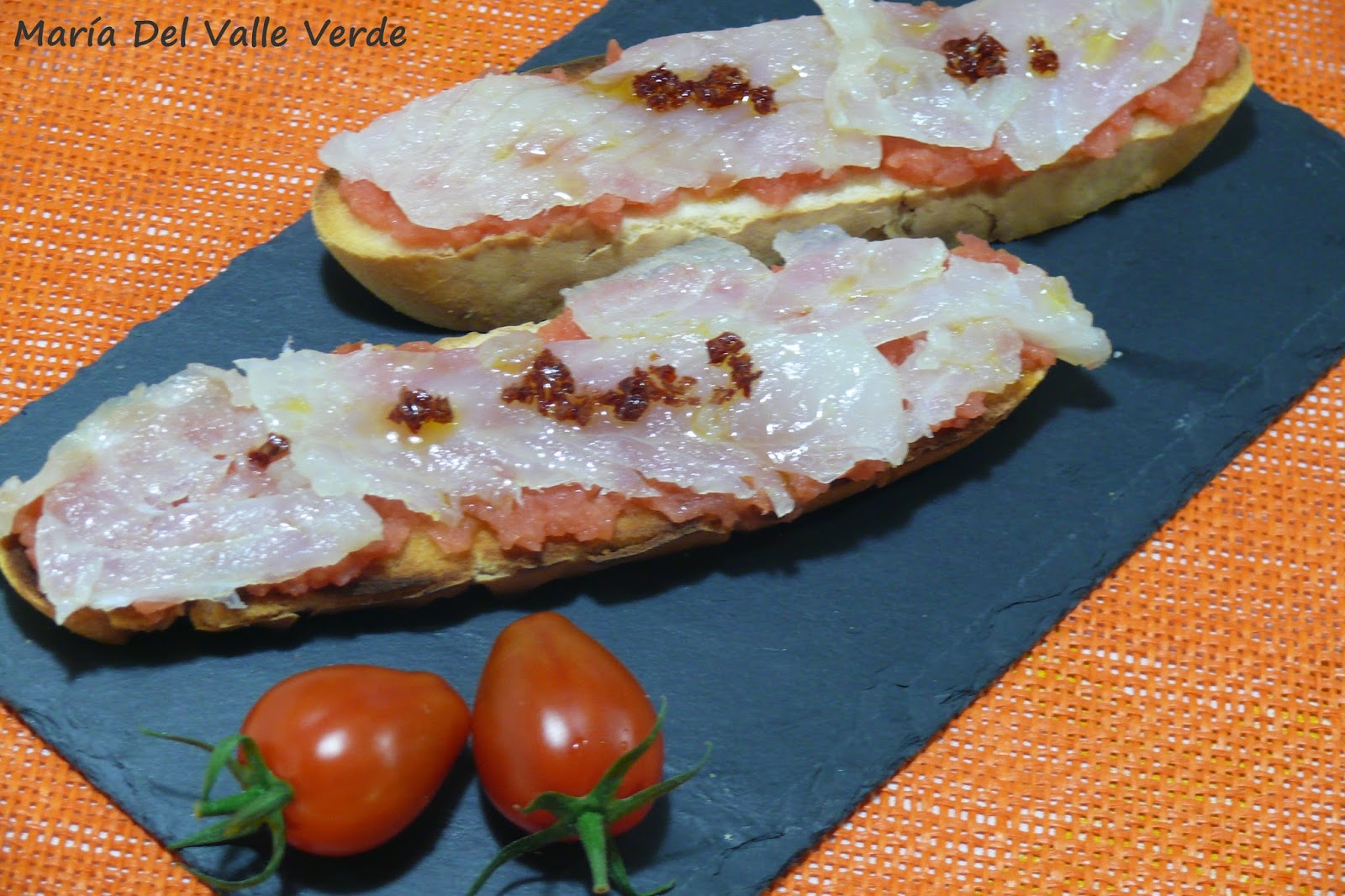 Maria Del Valle Verde: TOSTA DE TOMATE CON BACALAO MARINADO