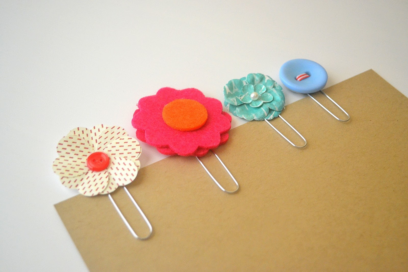 Yarisi and Co The Blog: DIY "Paper Clips"