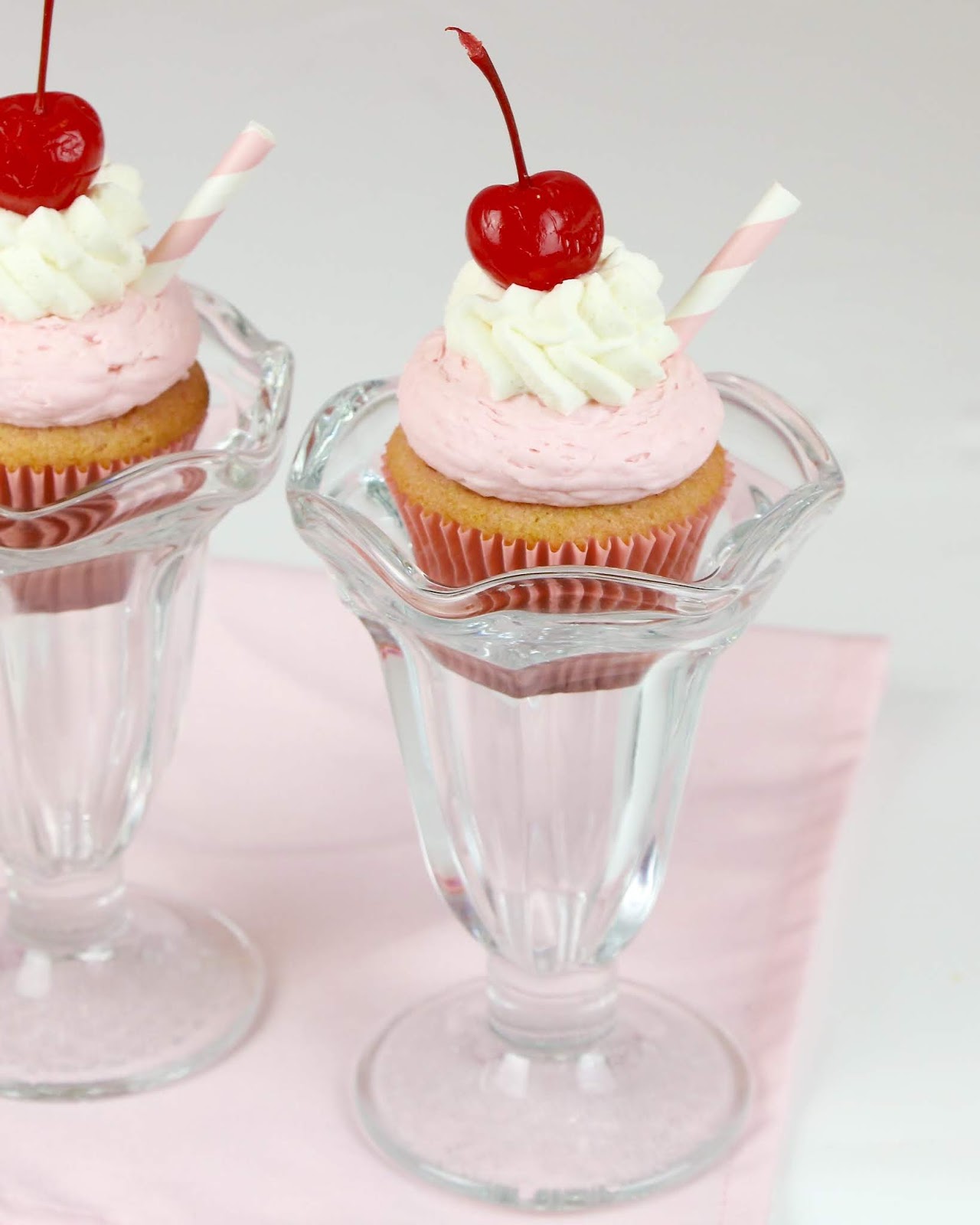 {VIDEO} Strawberry Milkshake Cupcakes - The Lindsay Ann